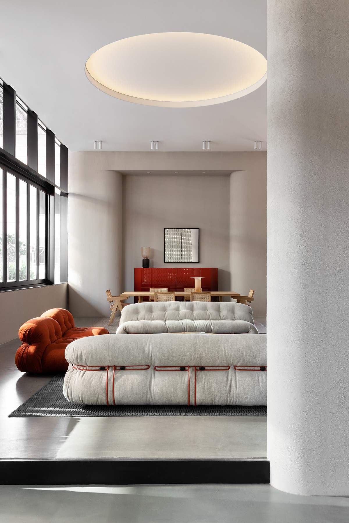 YinjiSpace - Golden Design x Mobilia Flagship